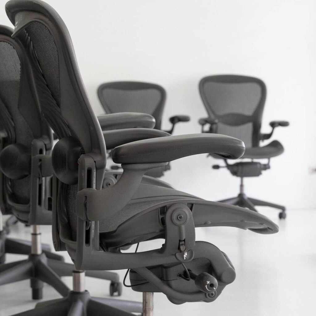 Herman Miller Aeron Size B vs C - Find out which is best for you ...